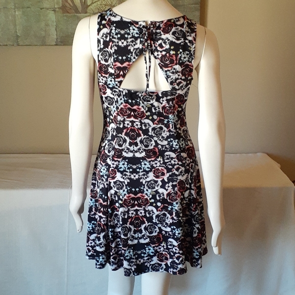 Hot Topic | Dresses | Sz M Hot Topic Floral Dress With Skulls | Poshmark